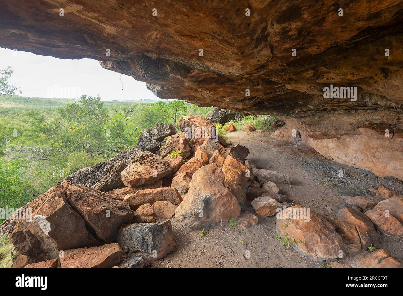 Scenic view of eroded limestone cliffs at The Ramparts, Chillagoe ...