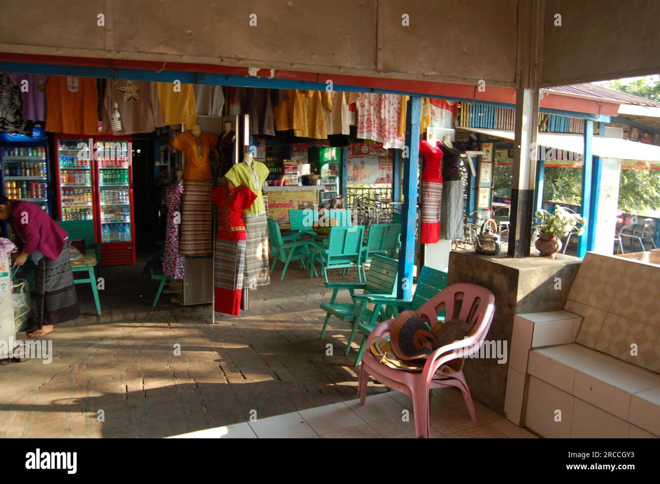 Myanmar street market clothing hi-res stock photography and images - Alamy