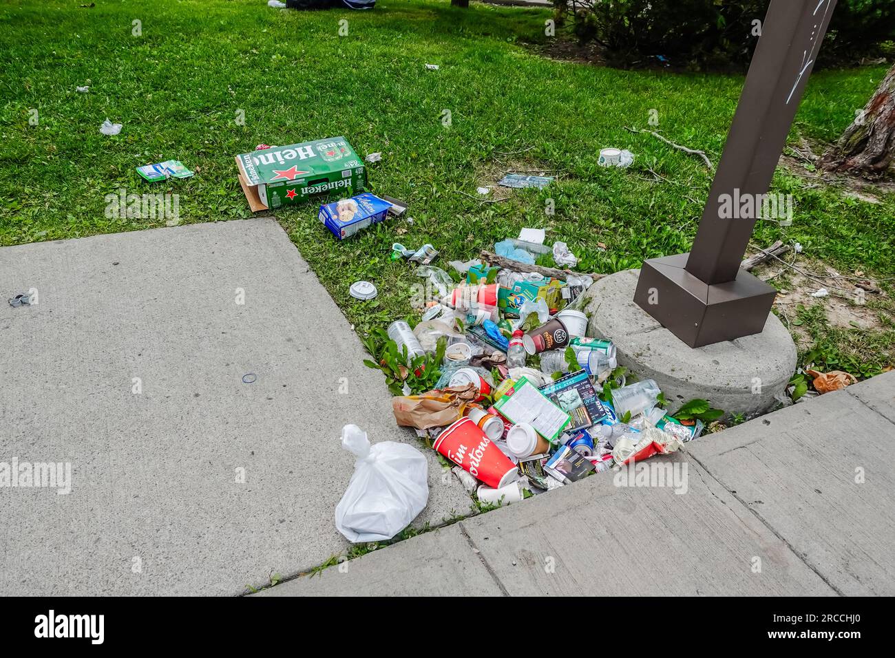 Junk on grass hi-res stock photography and images - Alamy