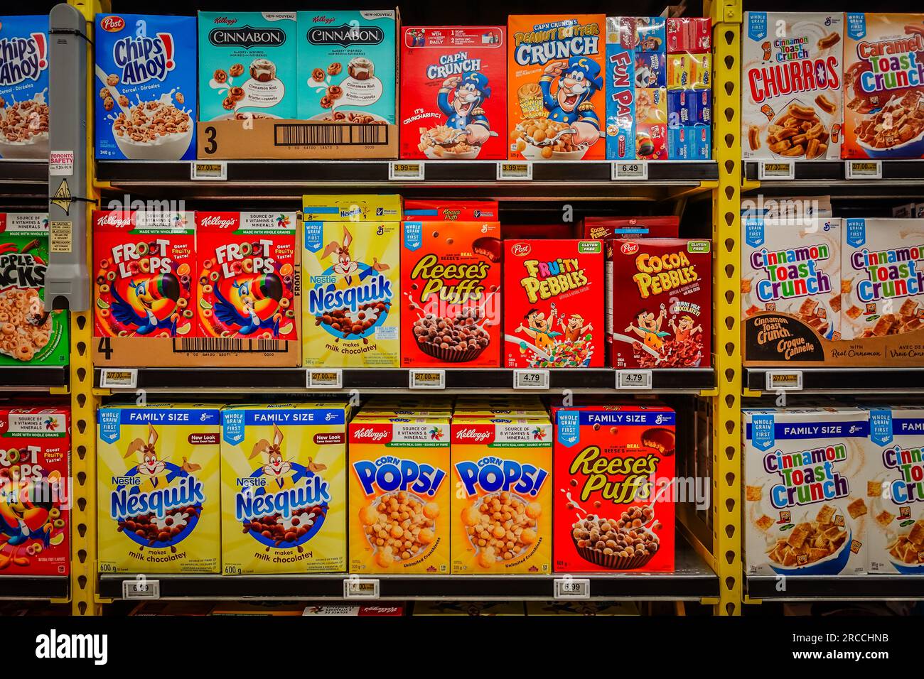 breakfast cereals on a supermarket shelve Stock Photo - Alamy