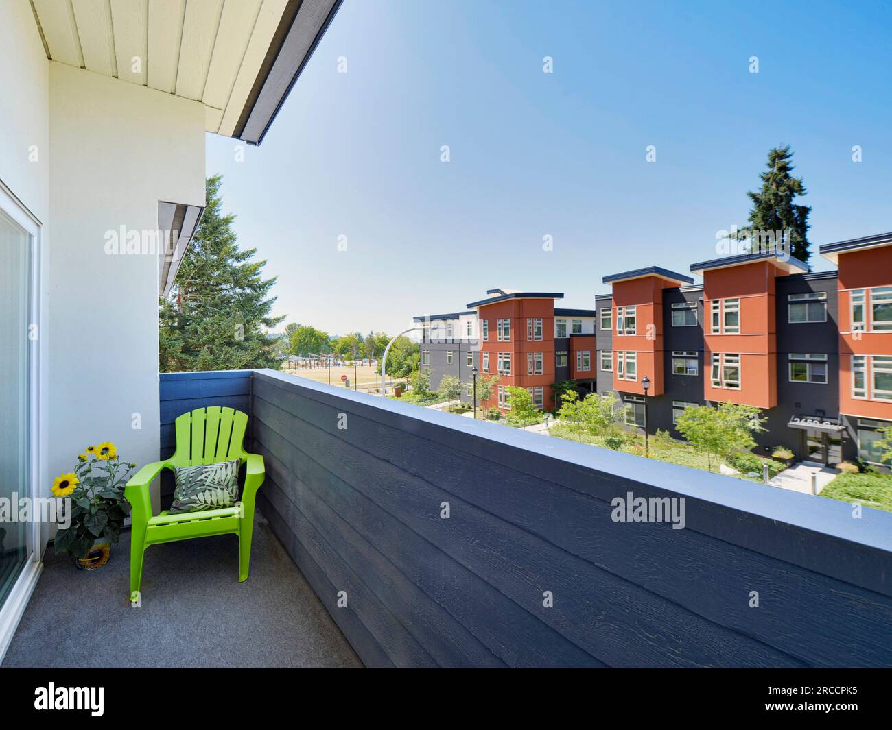 Modern residential condo patio exterior Stock Photo - Alamy