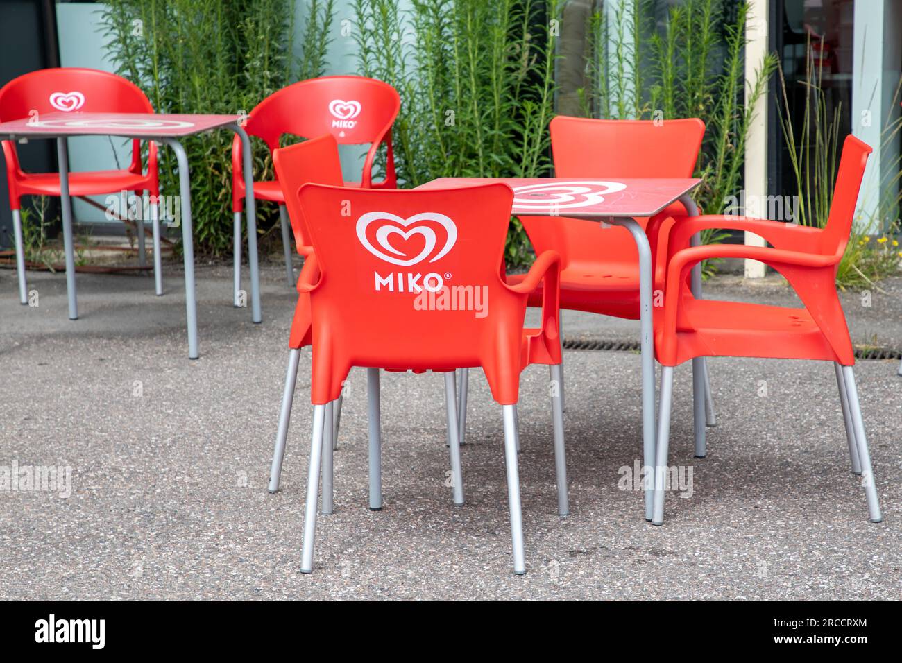 Ice cream sign flavours hi-res stock photography and images - Alamy