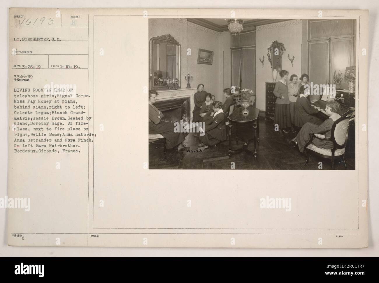 Group of telephone girls from the Signal Corps in their living room in ...