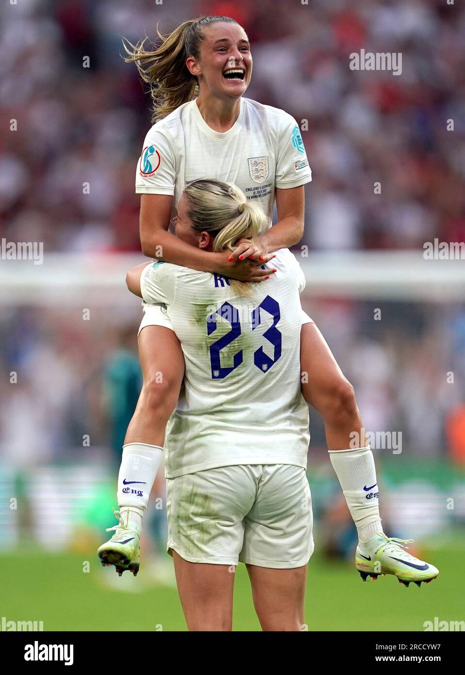 Ella toone alessia russo 2022 hi-res stock photography and images - Alamy