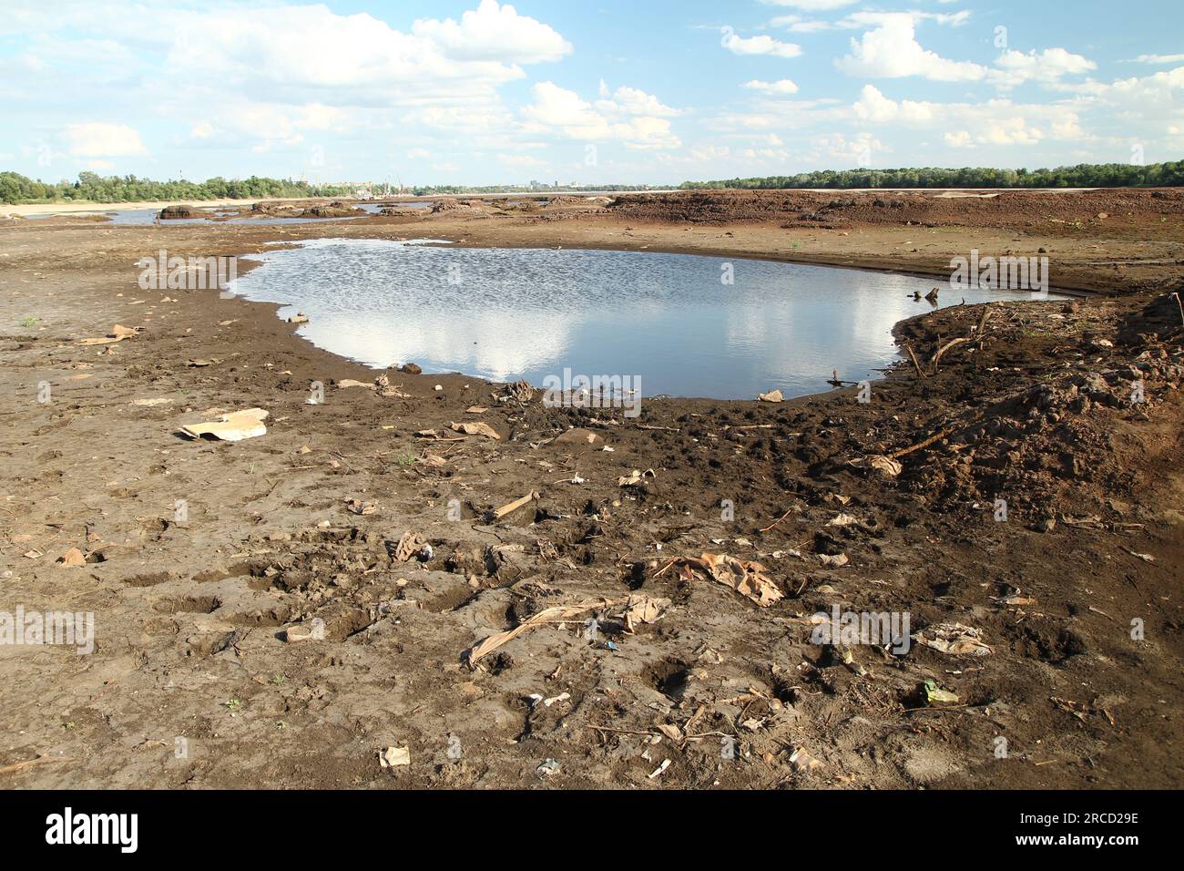 The Dnieper shoreline without water in Zaporizhzhia city after the ...
