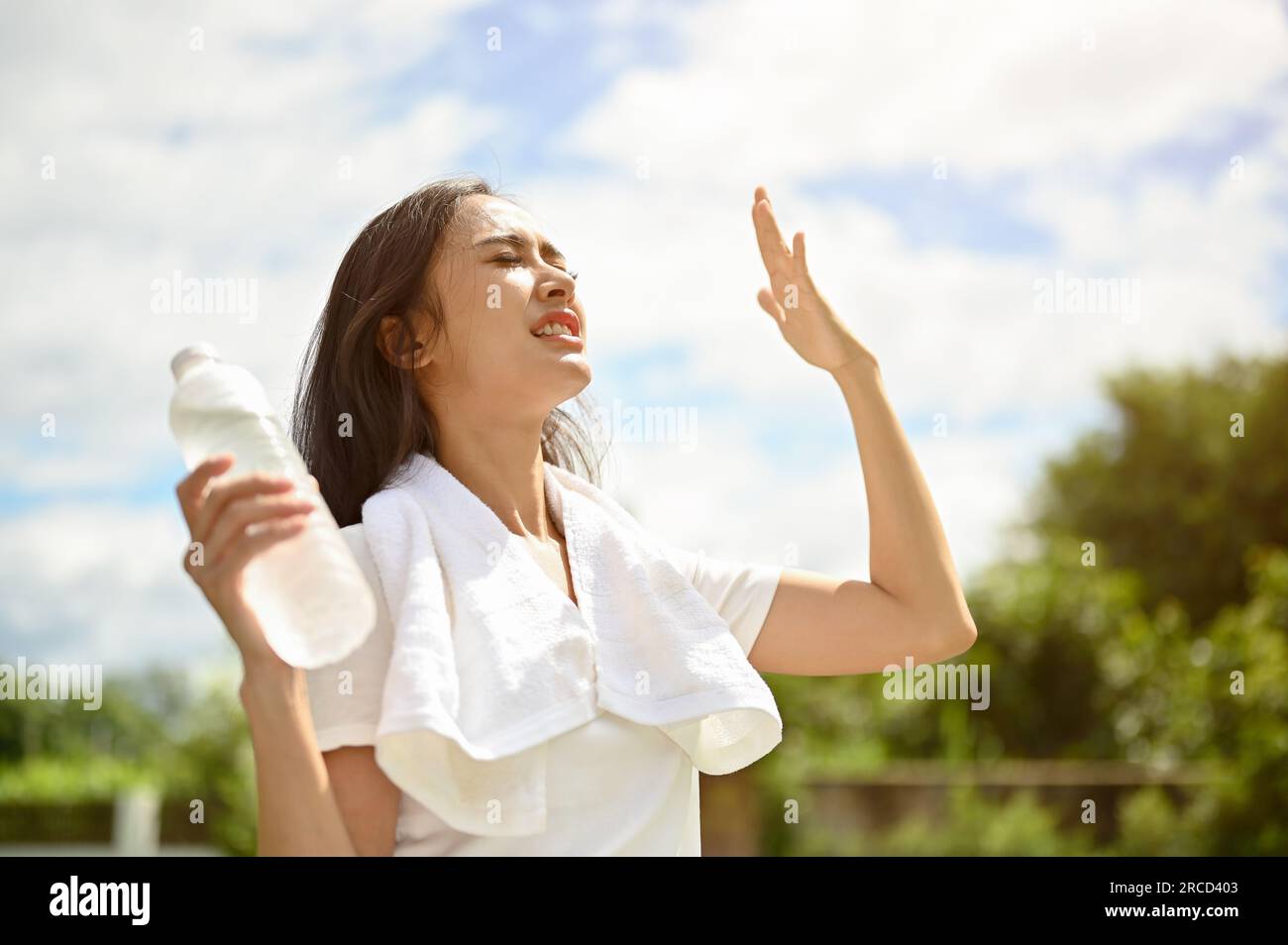 Woman overheating in the sun hi-res stock photography and images - Alamy