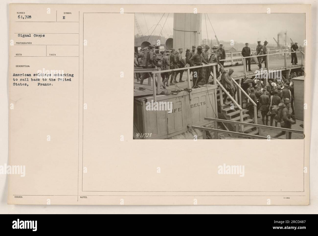 American soldiers boarding a ship in France to return to the United ...
