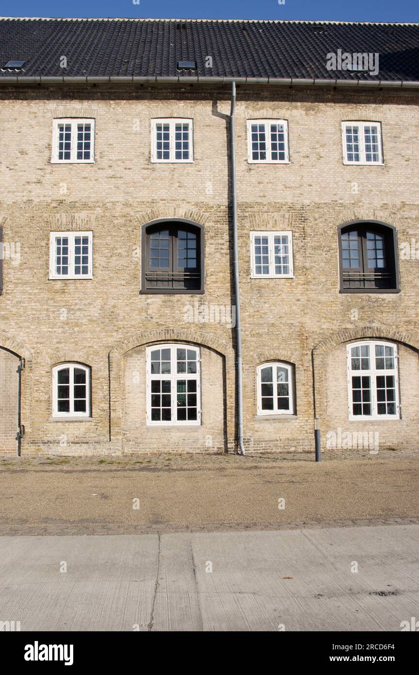 Facade of a historic terraced house with a clear blue sky in Copenhagen ...
