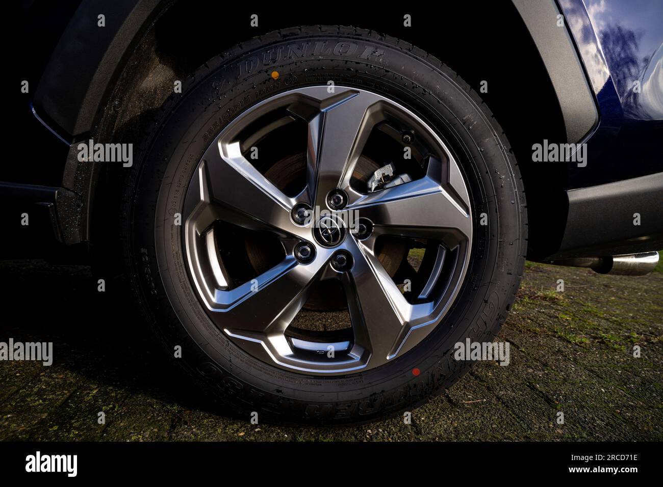 Toyota rav4 logo hi-res stock photography and images - Alamy