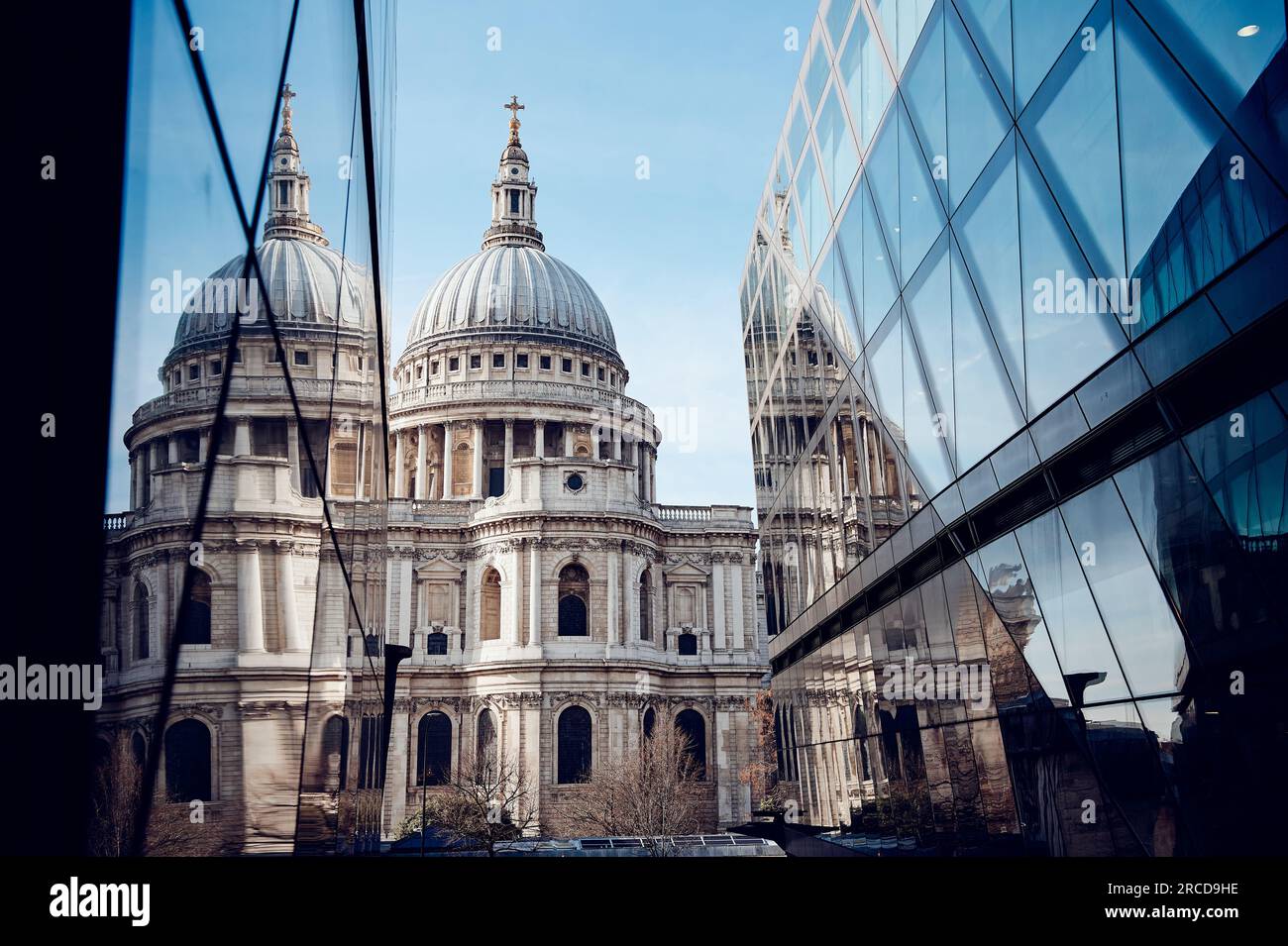 Modern building near st pauls hi-res stock photography and images - Alamy
