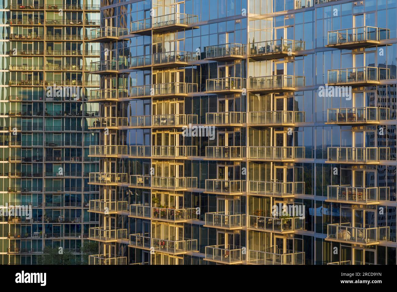 Midtown lifestyle hi-res stock photography and images - Alamy