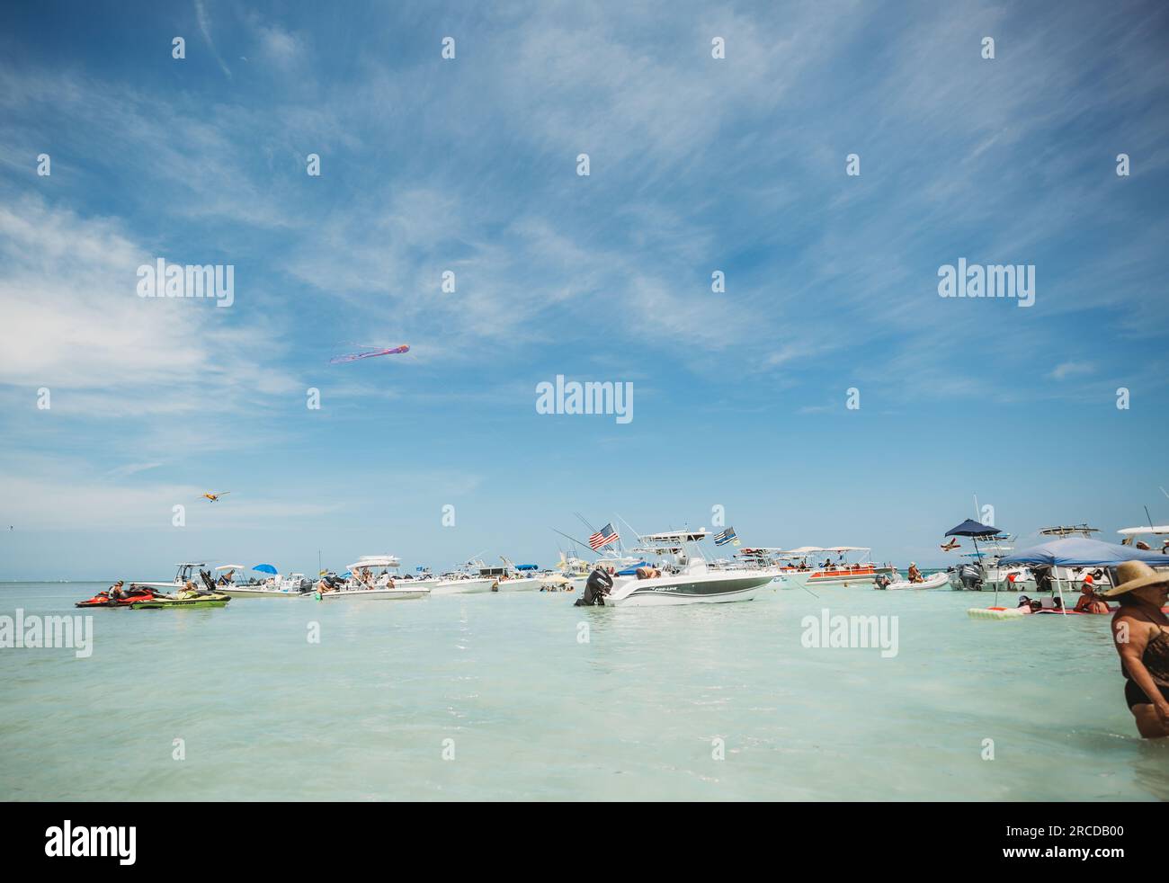 Boaters party in the water in the Florida Keys Stock Photo - Alamy