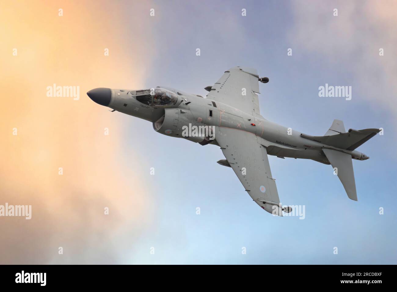 Harrier jump jet hi-res stock photography and images - Alamy