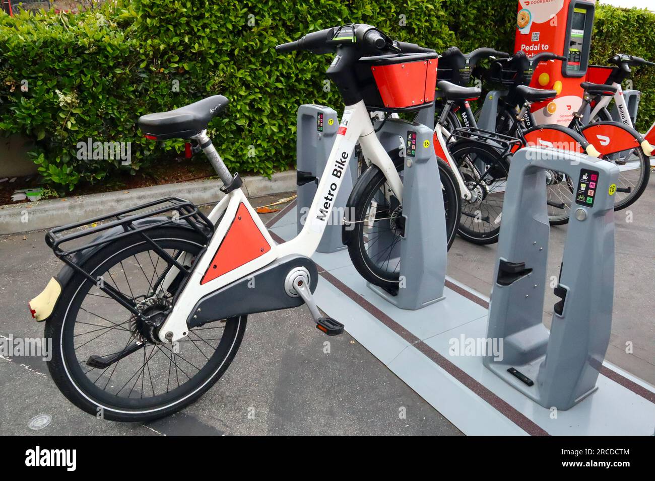 Los Angeles, California: Los Angeles Metro Bike Share Stock Photo - Alamy