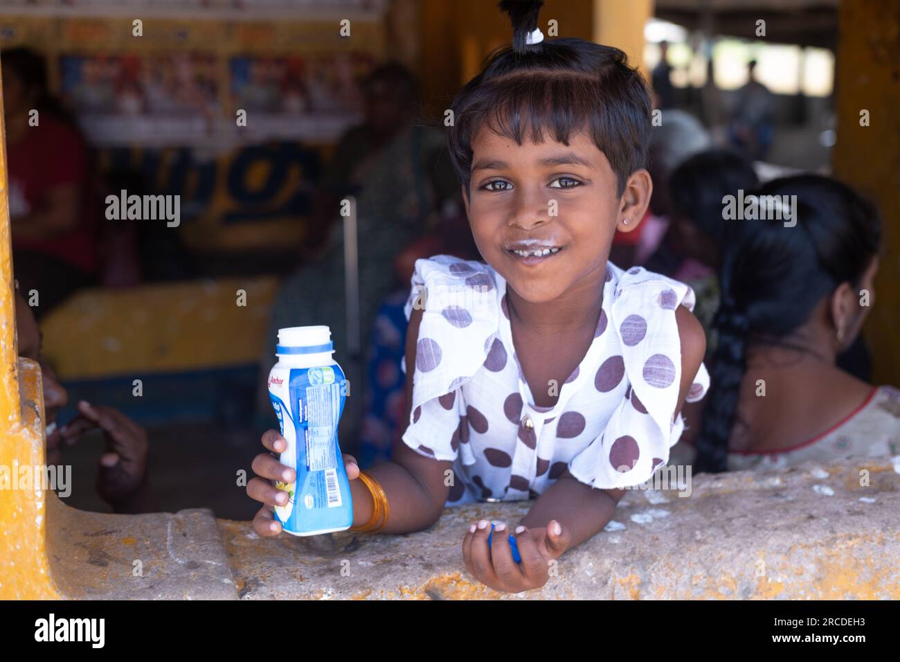 A girl at a bus station in Negombo, Sri Lanka Stock Photo - Alamy