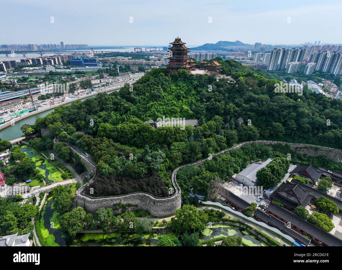 (230714) -- NANJING, July 14, 2023 (Xinhua) -- This aerial photo taken ...