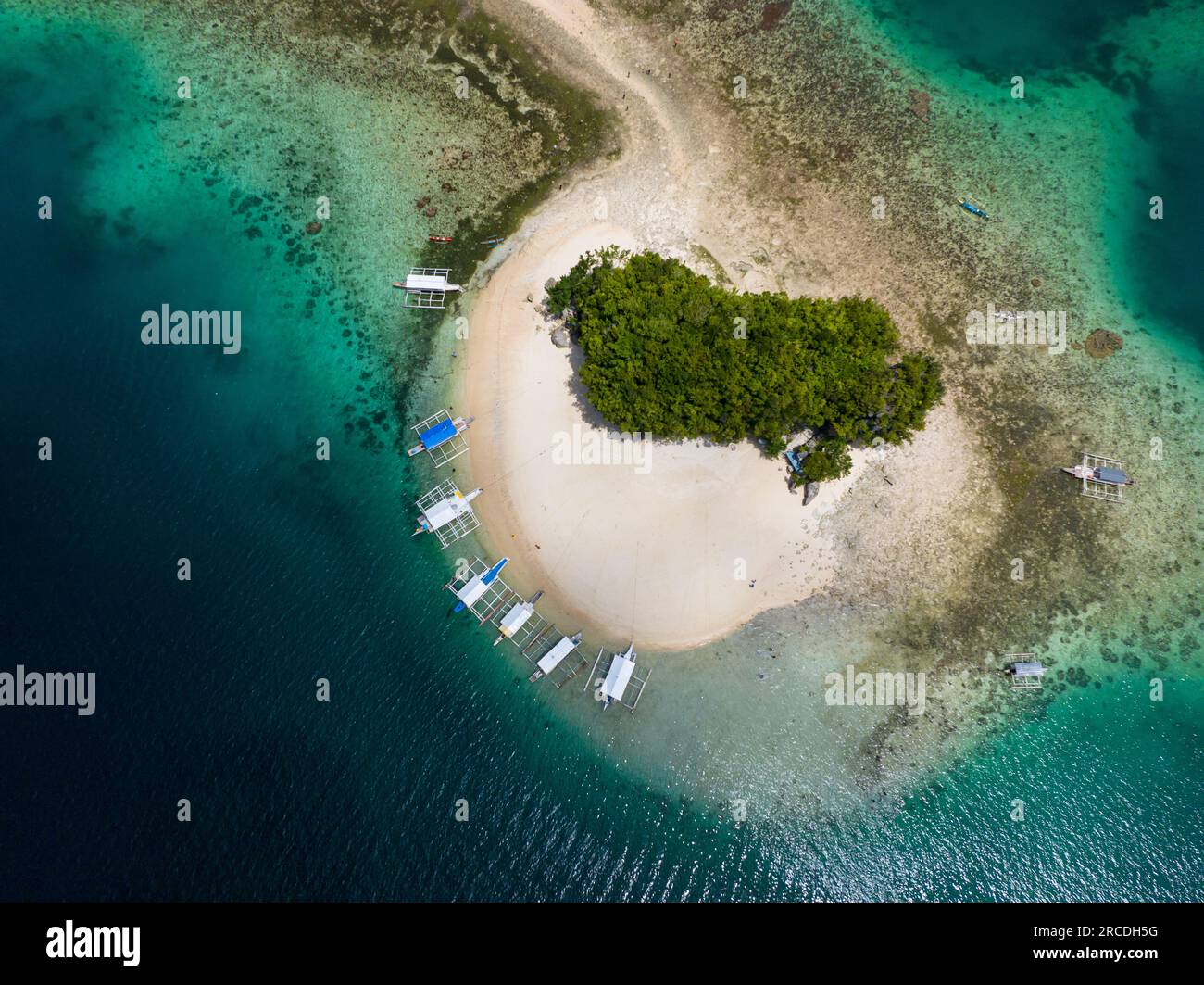 Beautiful white sandy beach in Tropical Island. Mindanao, Philippines ...