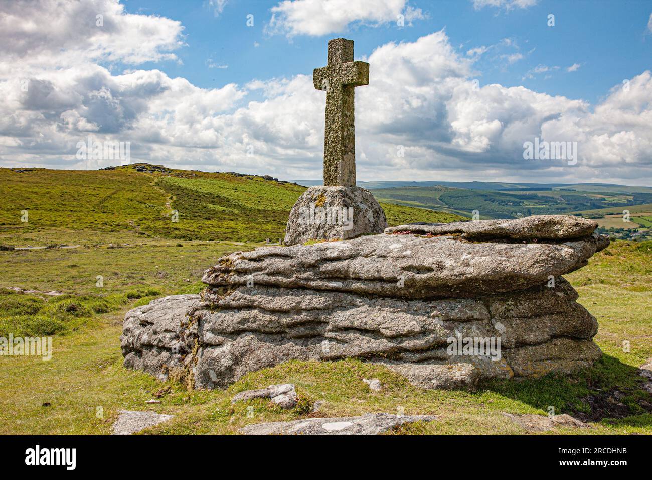 The Evelyn Anthony Cave Penney memorial cross near Yar Tor on Dartmoor ...