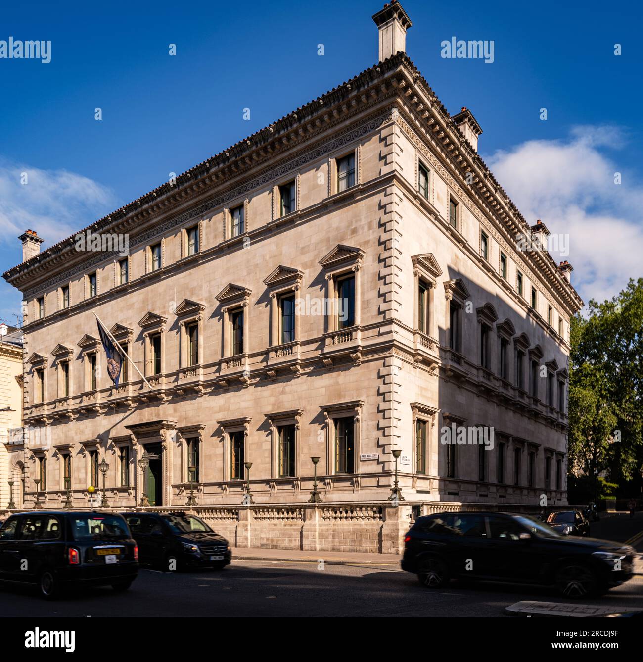 The frontage and side of the Reform Club, Pall Mall, London Stock Photo ...