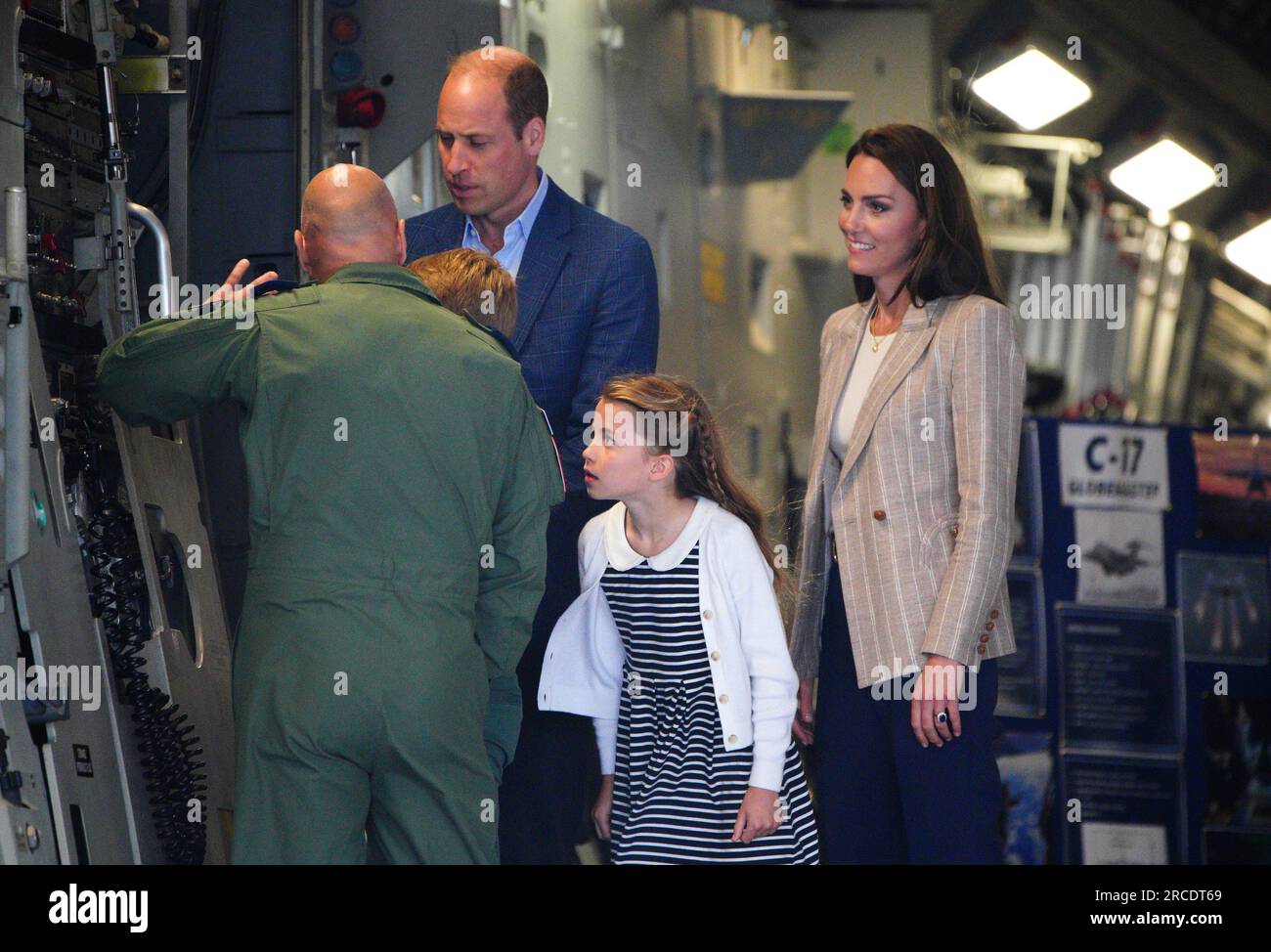 Princess catherine kate middleton prince william royal fairford hi-res ...