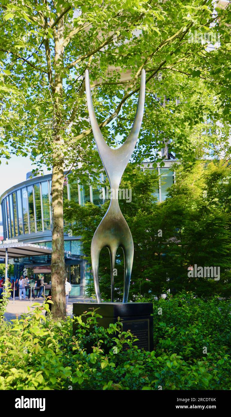 2016 sculpture Feminine One II by sculptor David Lemon next to and ...