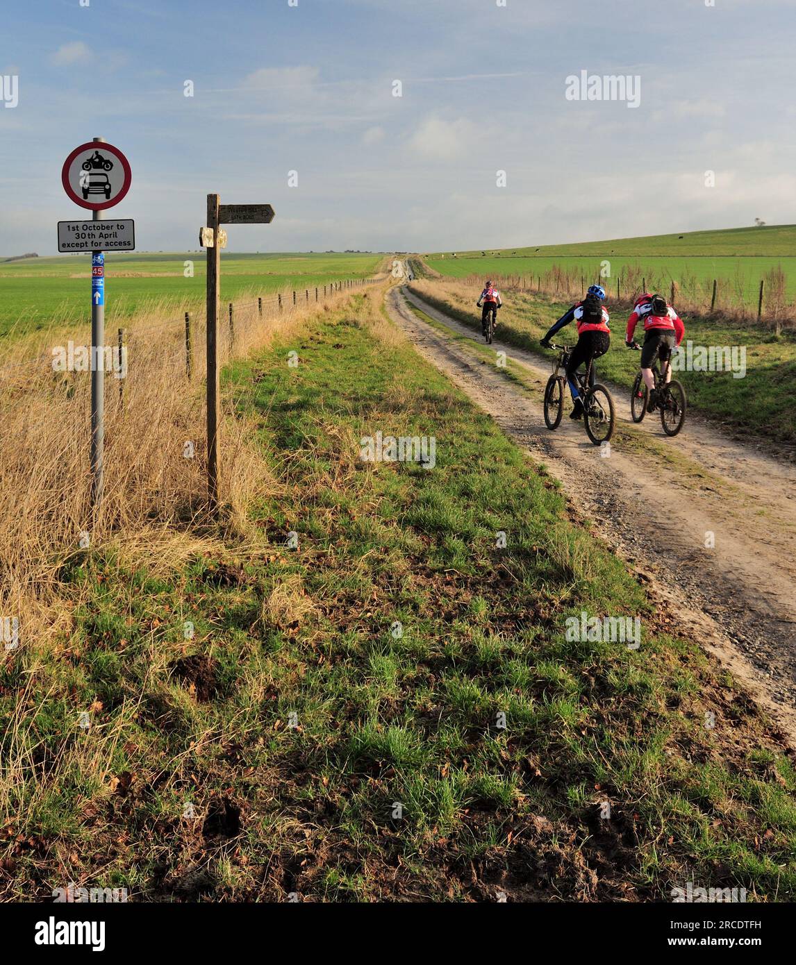 Downland cycling hi-res stock photography and images - Alamy