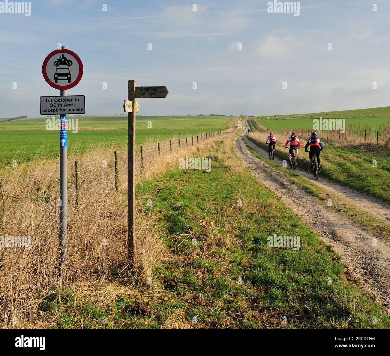 Wiltshire off road cycling hi-res stock photography and images - Alamy