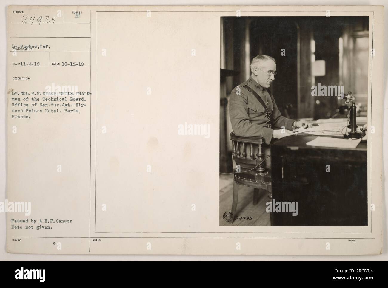 Lt mayhew in military uniform hi-res stock photography and images - Alamy
