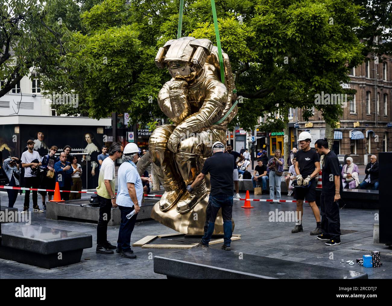 AMSTERDAM - The artwork The Thinker by Joseph Klibansky will be placed ...