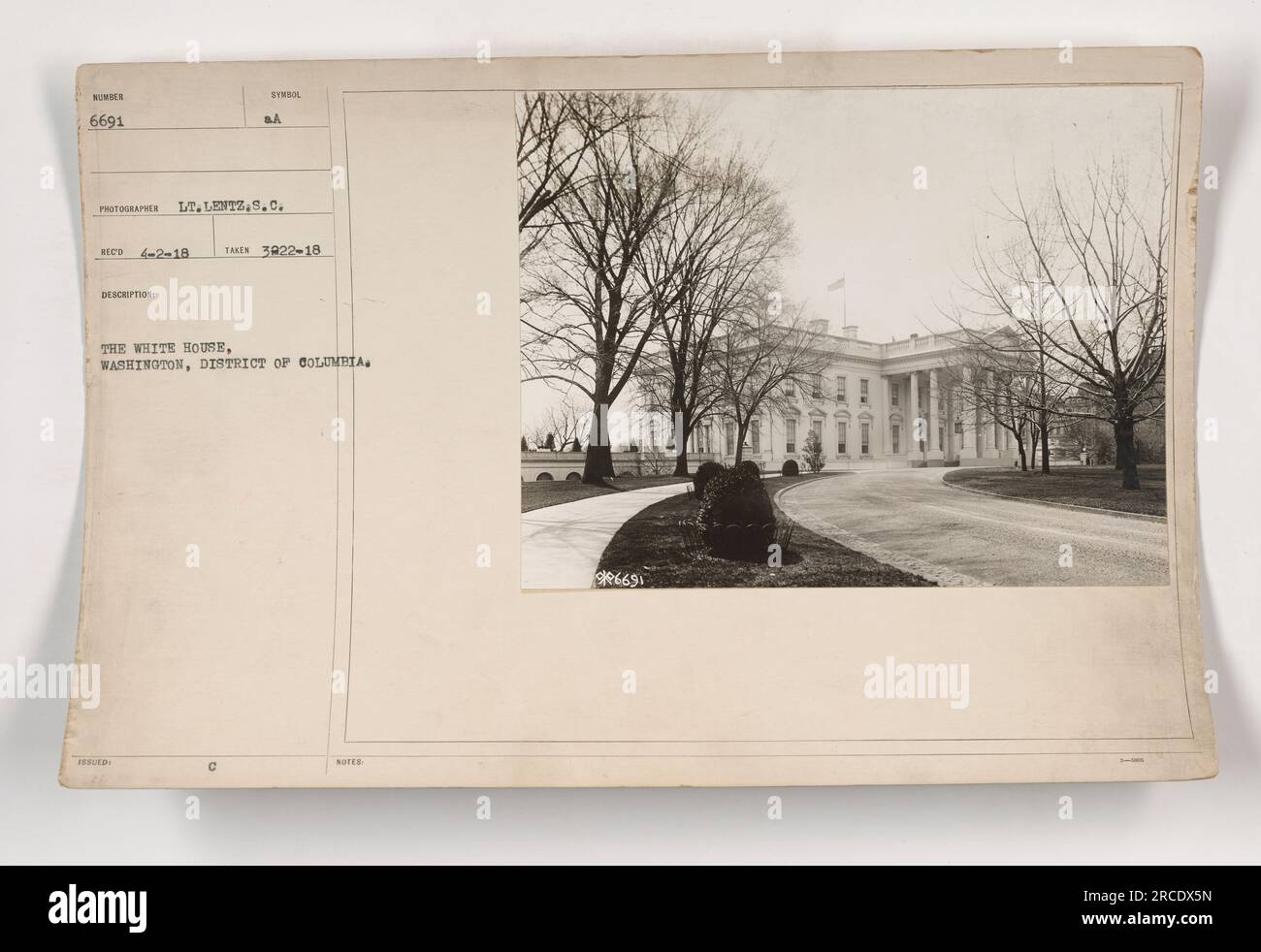 Image of the exterior of the White House, the official residence of the ...
