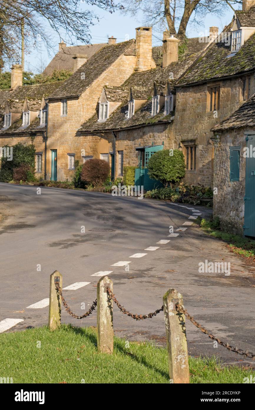 Cotswold village villages hi-res stock photography and images - Alamy