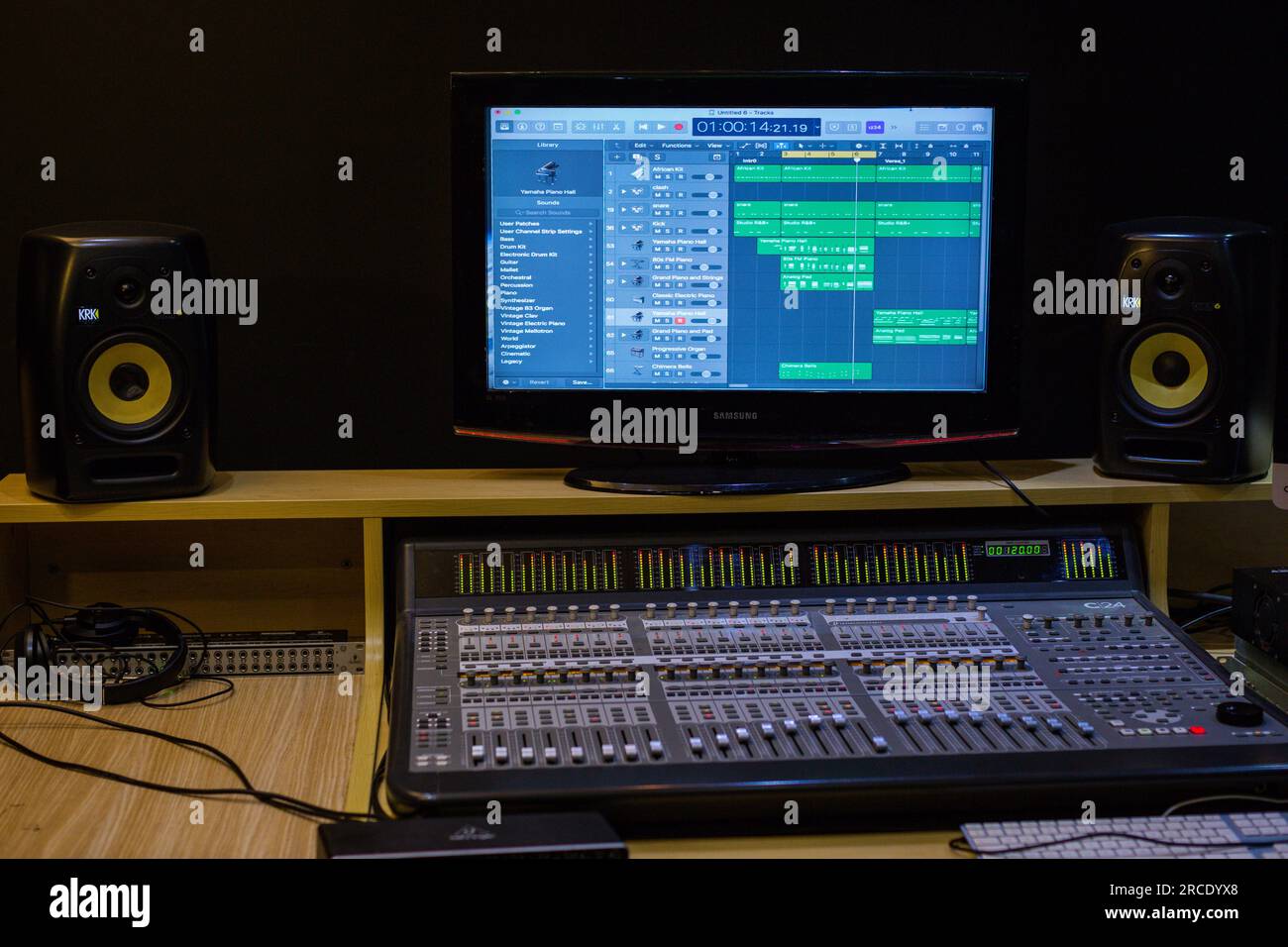 Production server hi-res stock photography and images - Alamy