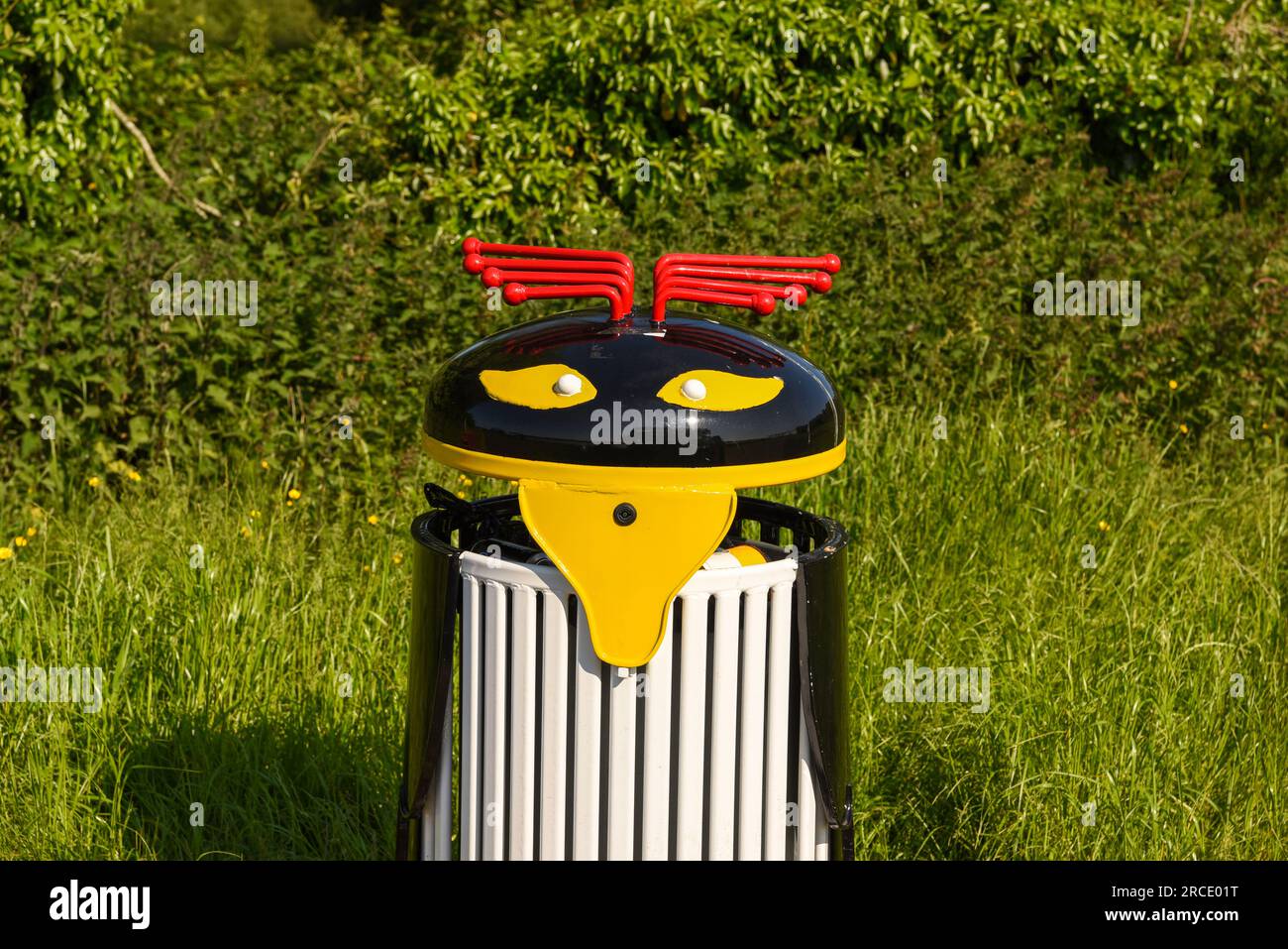 Bin bug hi-res stock photography and images - Alamy