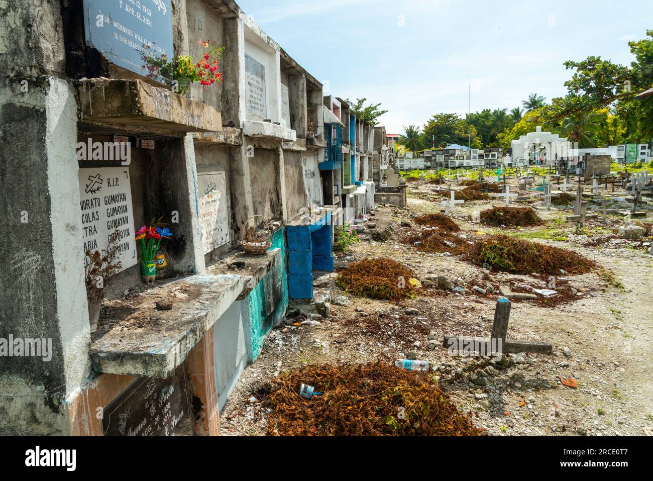 Filipino cemetery hi-res stock photography and images - Alamy