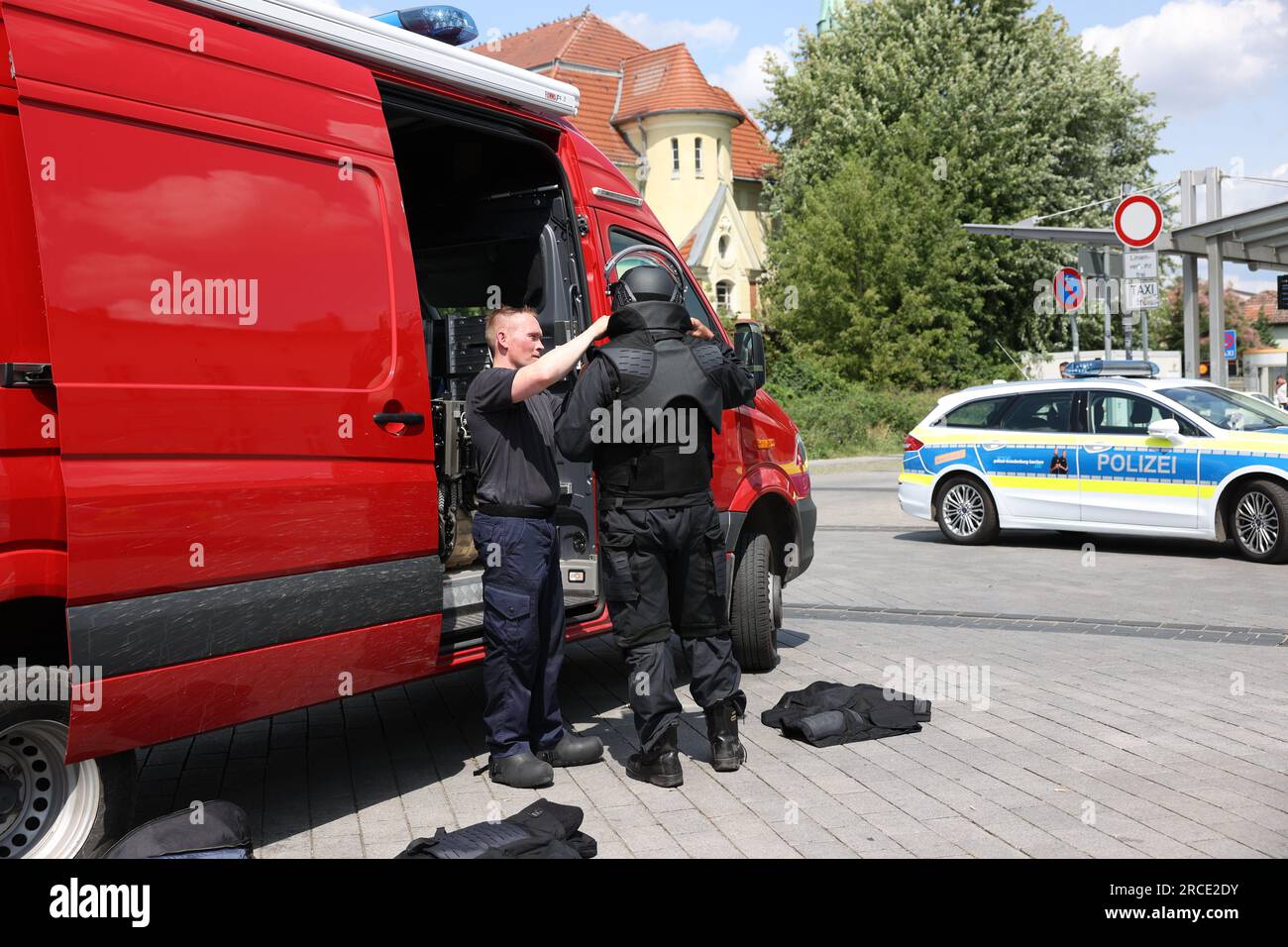 Bernau, Germany. 14th July, 2023. A police officer wearing explosive ...
