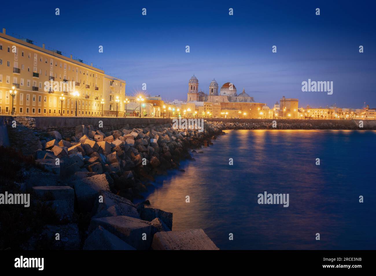 Seaside promenade at night hi-res stock photography and images - Alamy