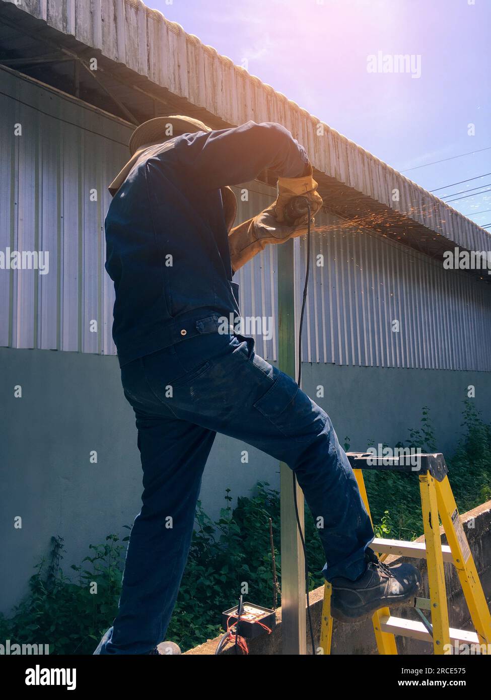 Cutting Metal, Man cutting steel blurred background, Construction ...