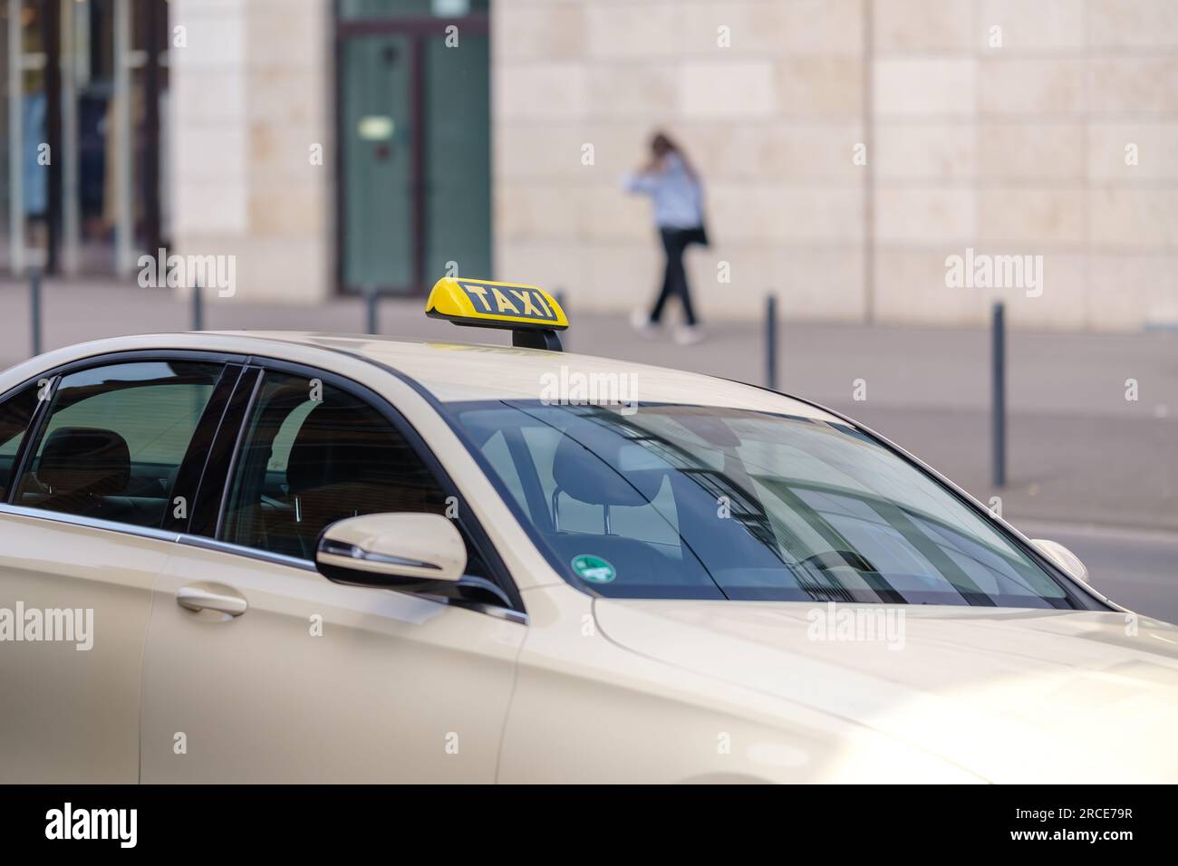 Airport driver waiting sign hi-res stock photography and images - Alamy