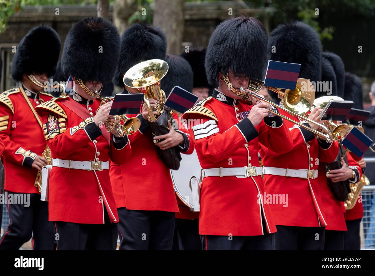 British soldiers in bear skins hi-res stock photography and images - Alamy