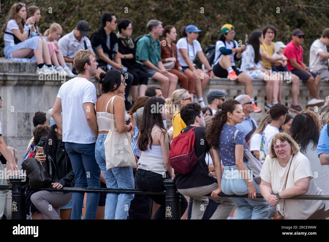 Kings guard buckingham palace hi-res stock photography and images - Alamy