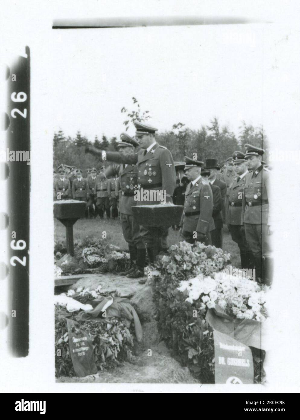 SS Photographer Falkowski (1943) Individual soldier portrait photos ...