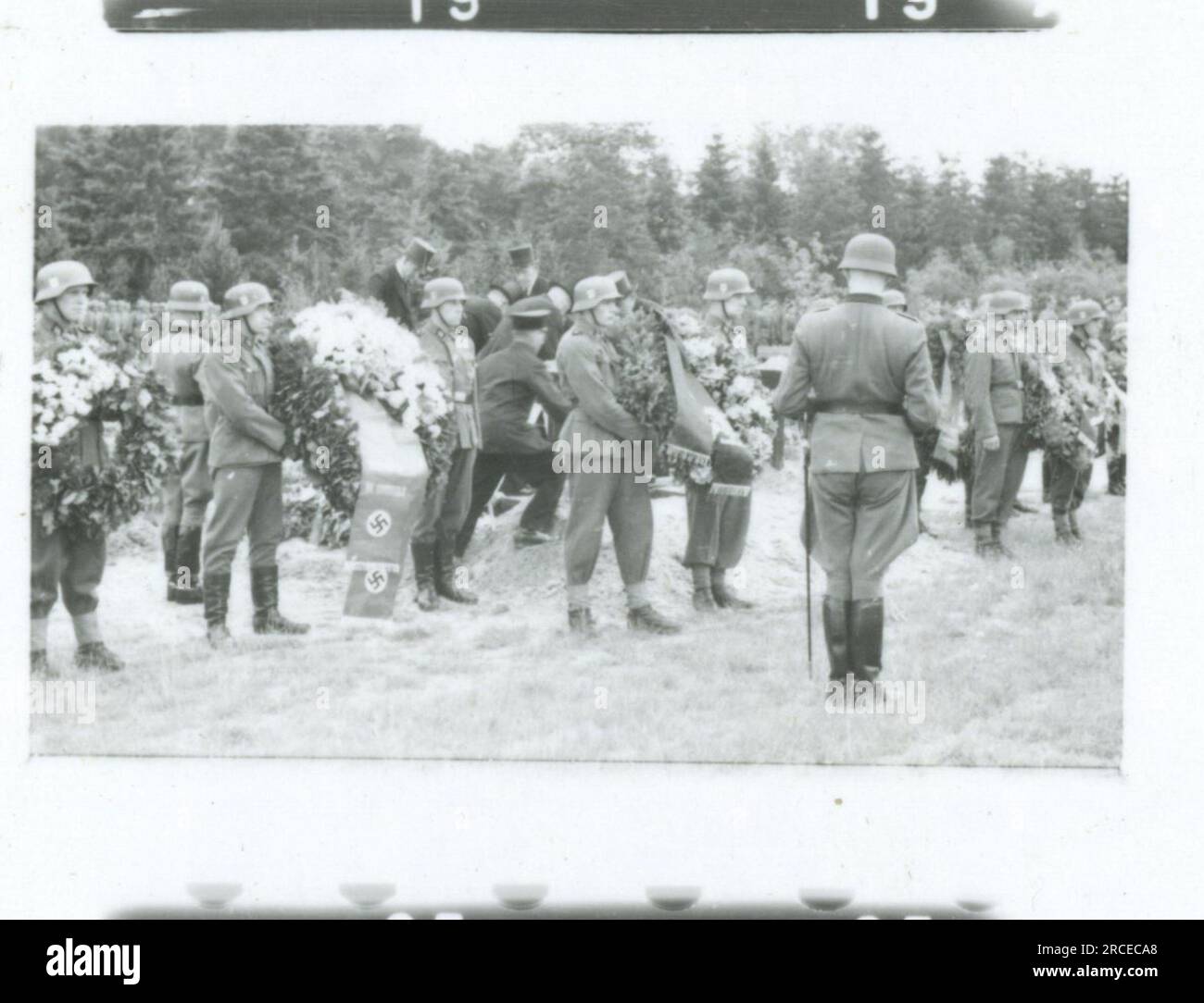 SS Photographer Falkowski (1943) Individual soldier portrait photos ...