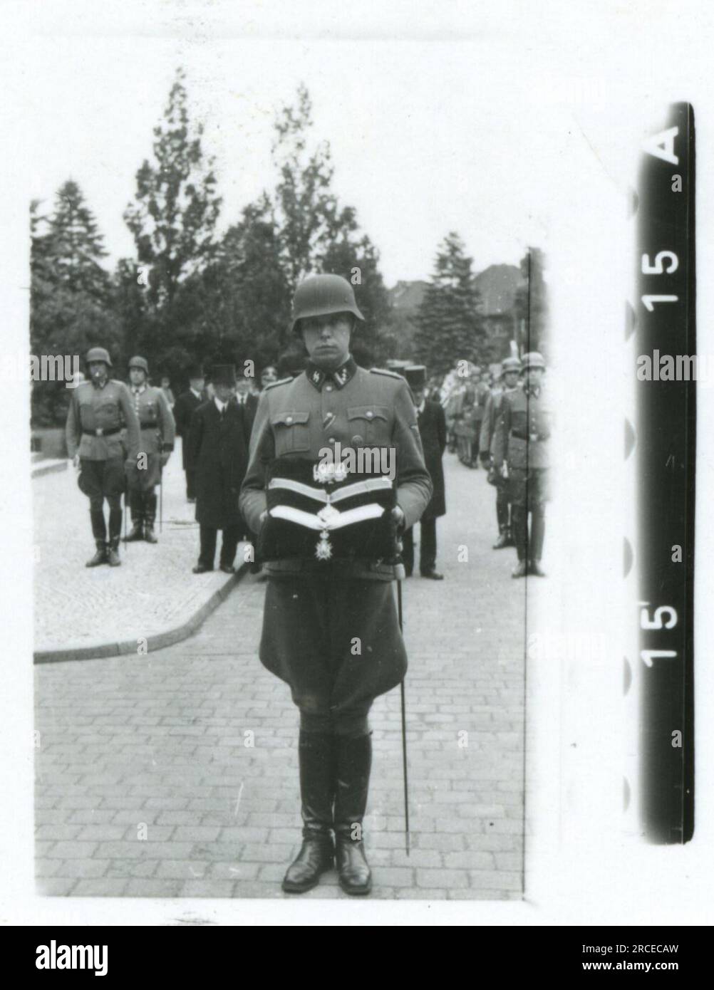 SS Photographer Falkowski (1943) Individual soldier portrait photos ...