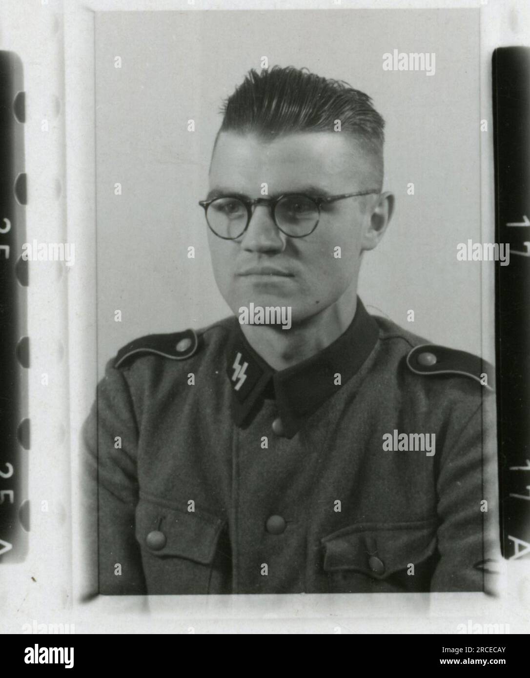 SS Photographer Falkowski (1943) Individual soldier portrait photos ...