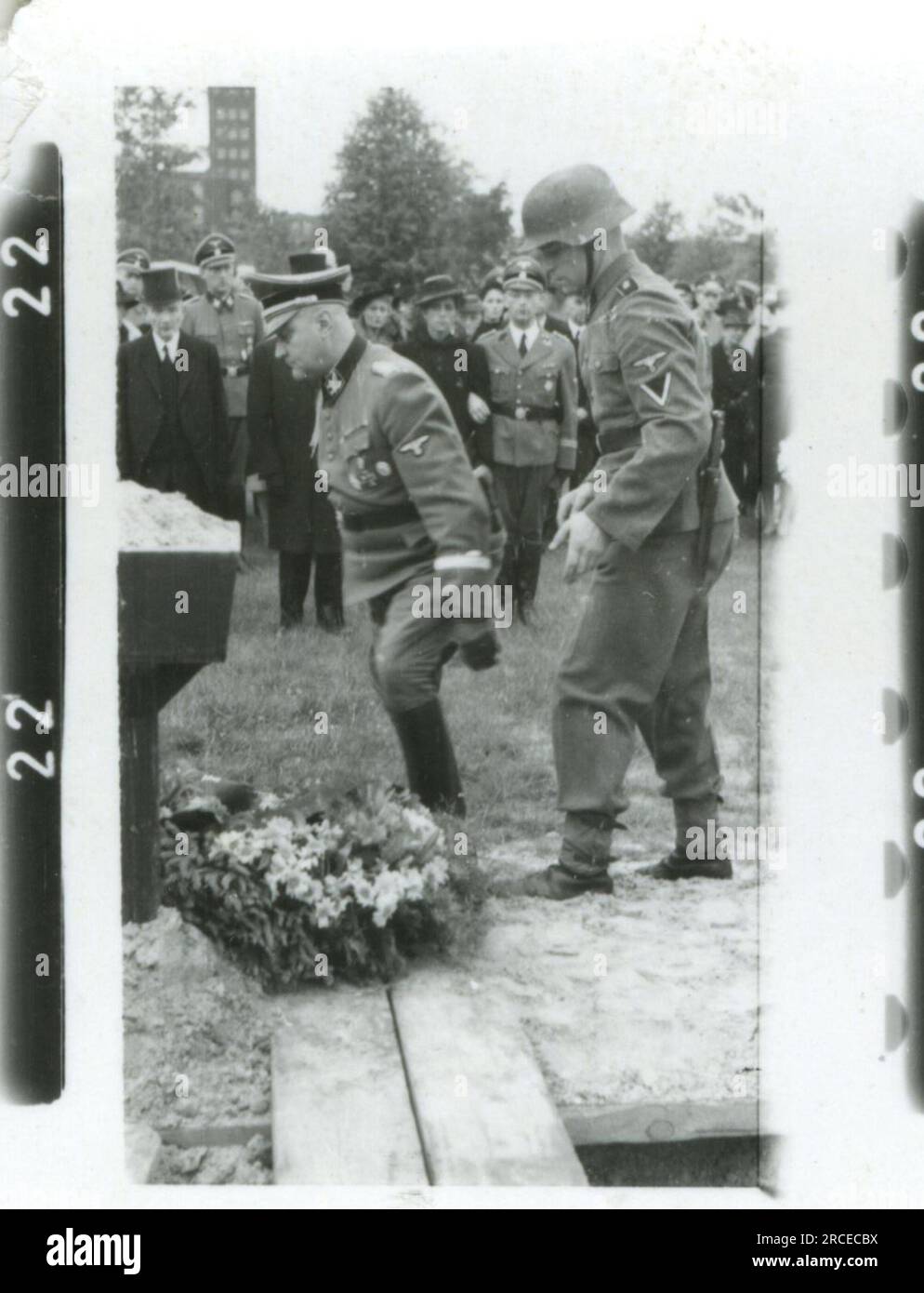 SS Photographer Falkowski (1943) Individual soldier portrait photos ...