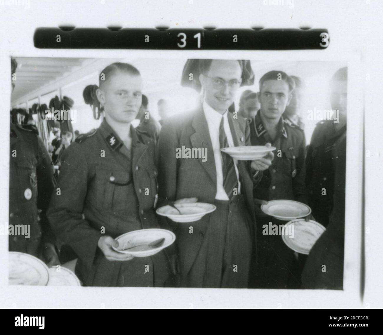 SS Photographer Falkowski (1943) Individual soldier portrait photos ...