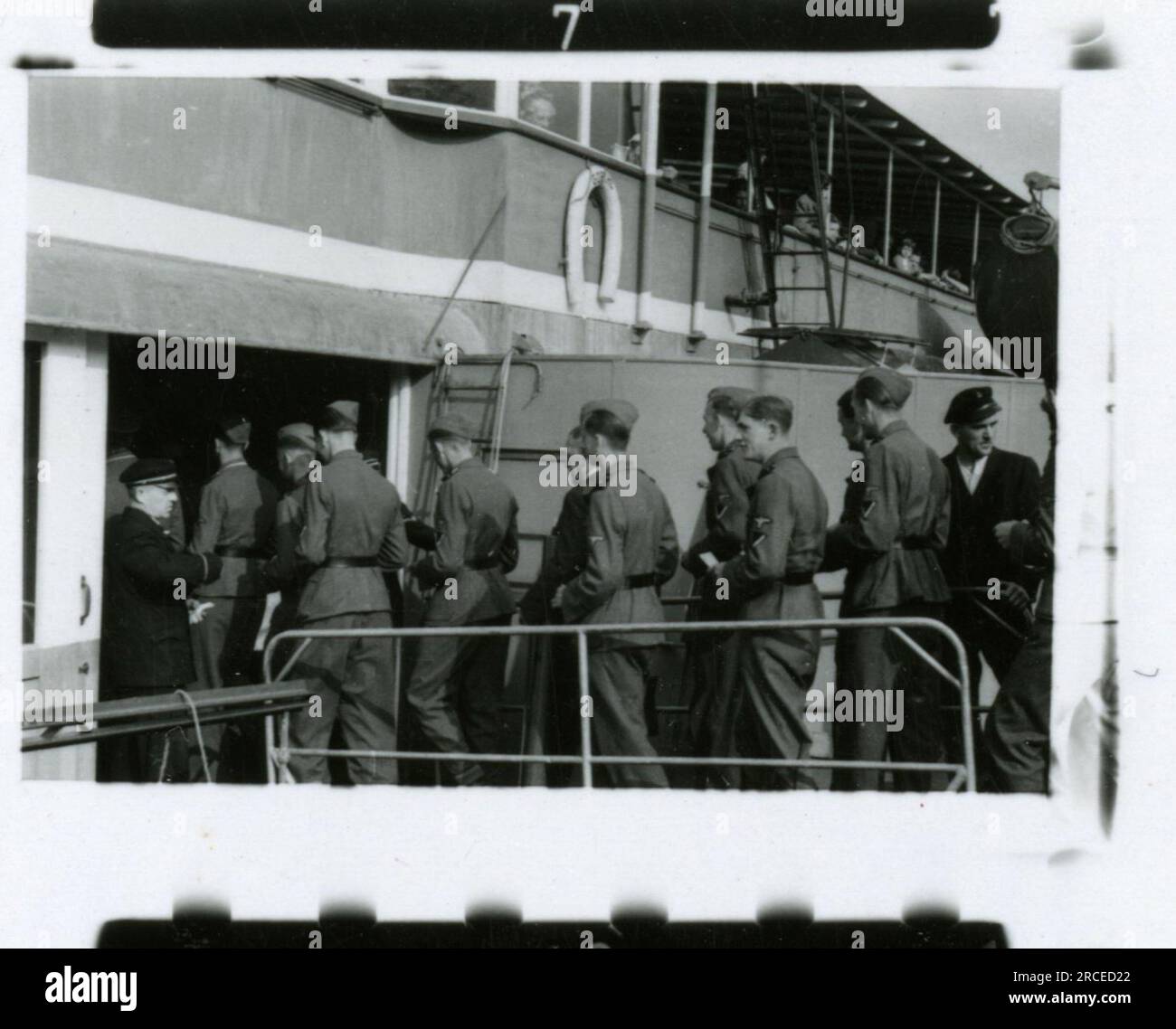SS Photographer Falkowski (1943) Individual soldier portrait photos ...