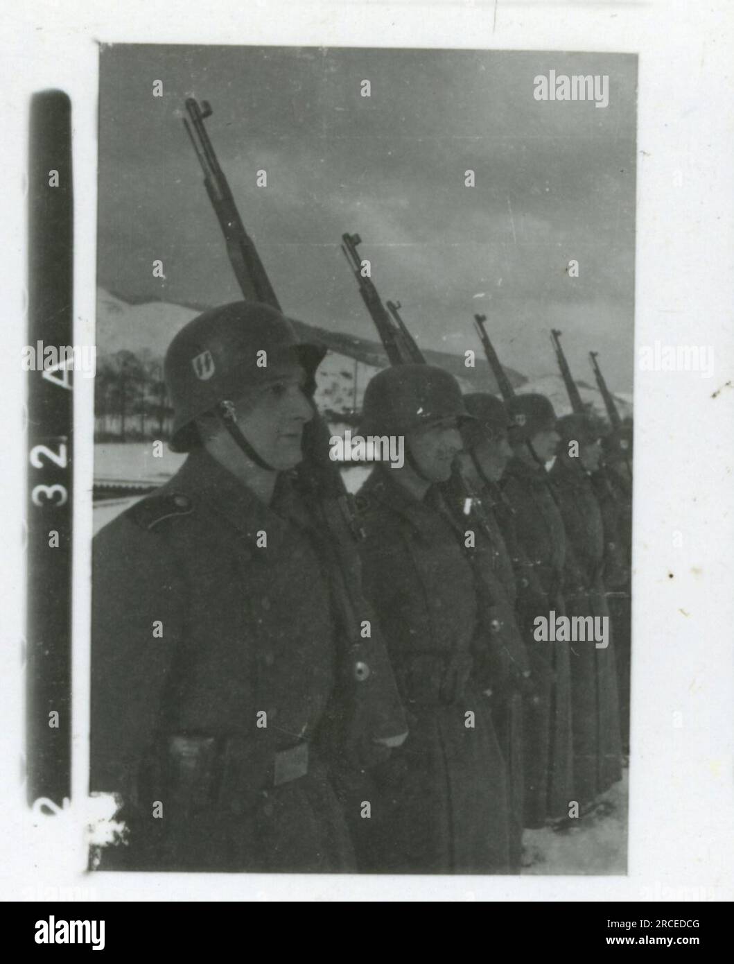 SS Photographer Falkowski (1943) Individual soldier portrait photos ...