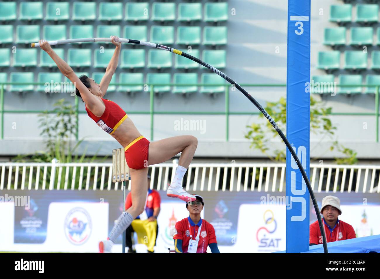 Ling li pole vault hi-res stock photography and images - Alamy