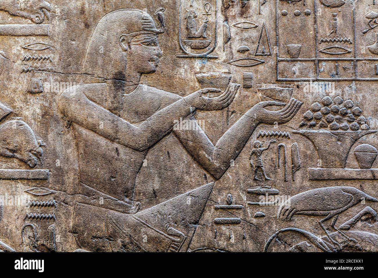 Bas relief wall carvings of Ramses II making offerings, Luxor Temple ...